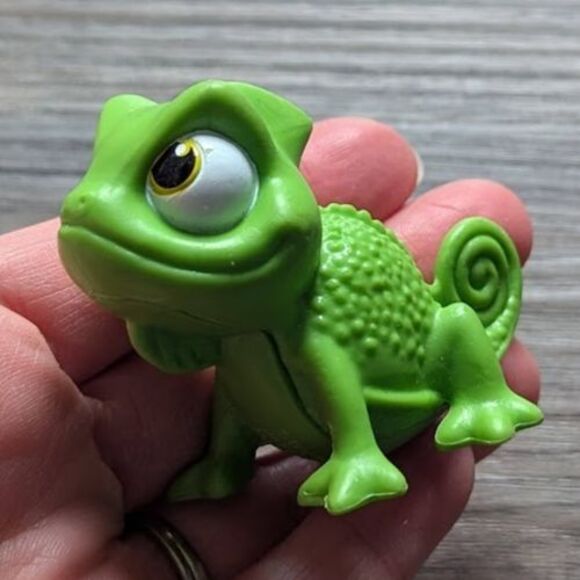 Toys | Disney Tangled Rapunzel Pascal The Chameleon 2 Pvc Figure Jakks ...